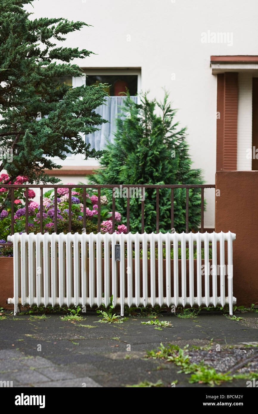 Old heating radiator hi-res stock photography and images - Alamy
