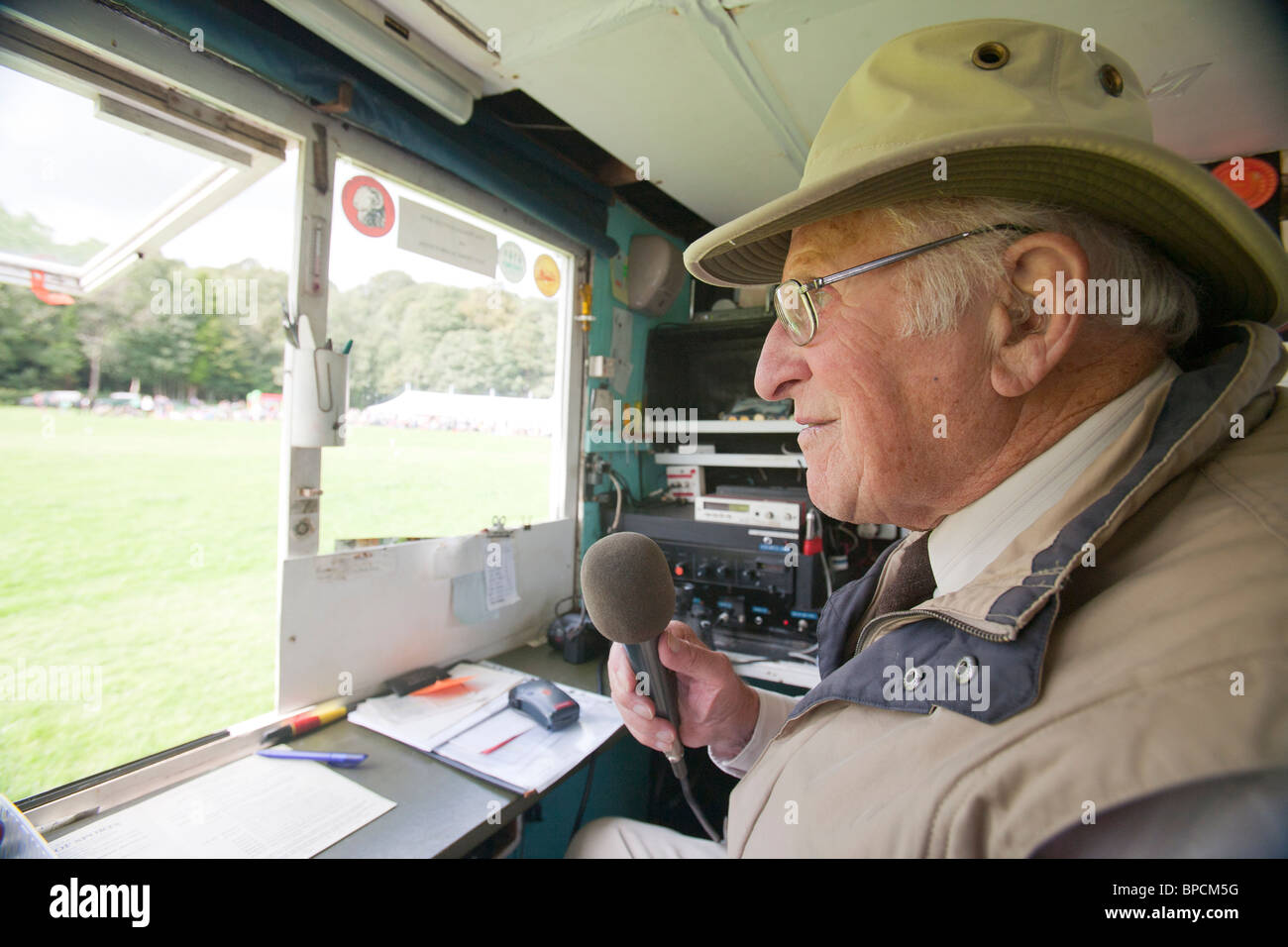 Compere hi-res stock photography and images - Alamy