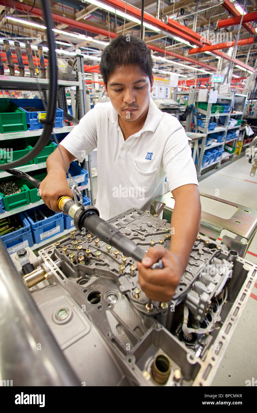 Gearboxes motor production hi-res stock photography and images - Alamy