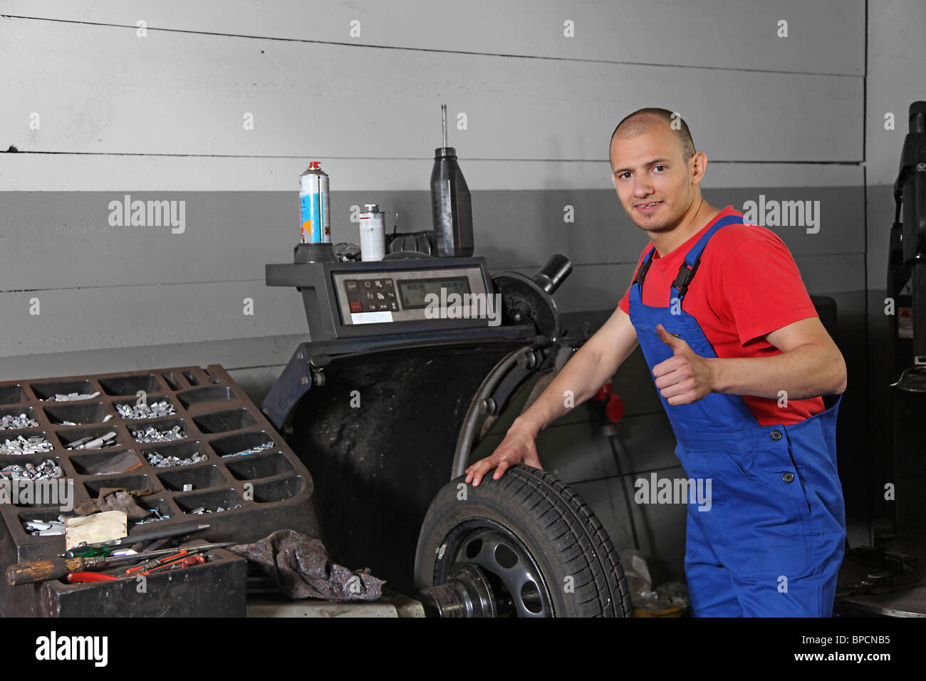 A working mechanist in a tire workshop Stock Photo - Alamy