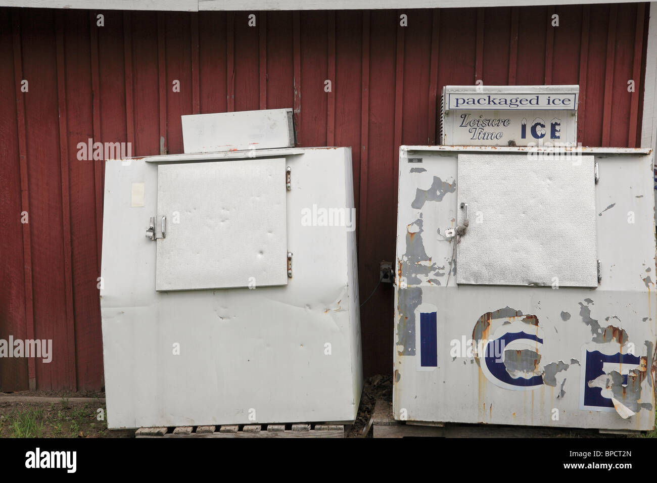 Old Vending Machines High Resolution Stock Photography and Images - Alamy