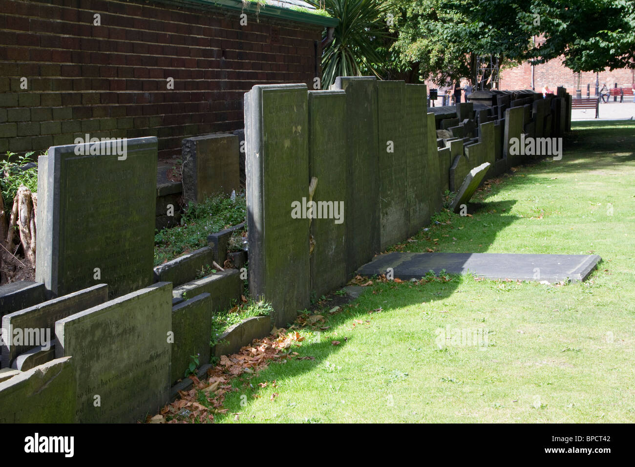 graveyard slabs chesterfield Crooked Spire of the Church of St Mary and ...
