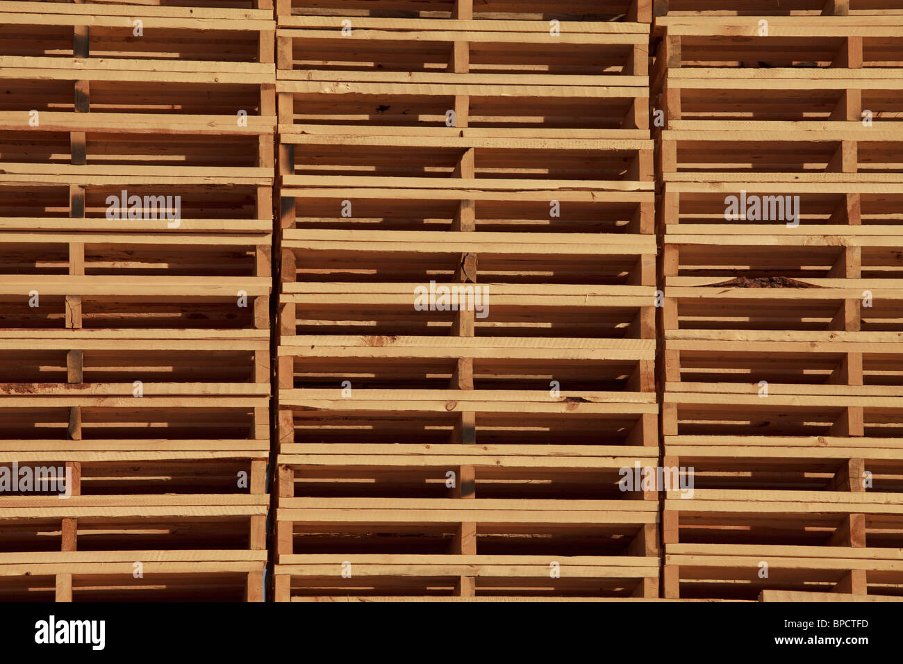 Piles of shipping pallets hi-res stock photography and images - Alamy