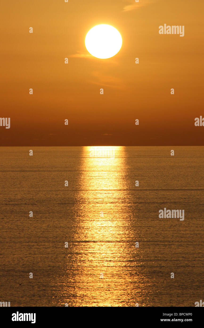 Sunset and the beautiful colors of yellow and gold Stock Photo - Alamy