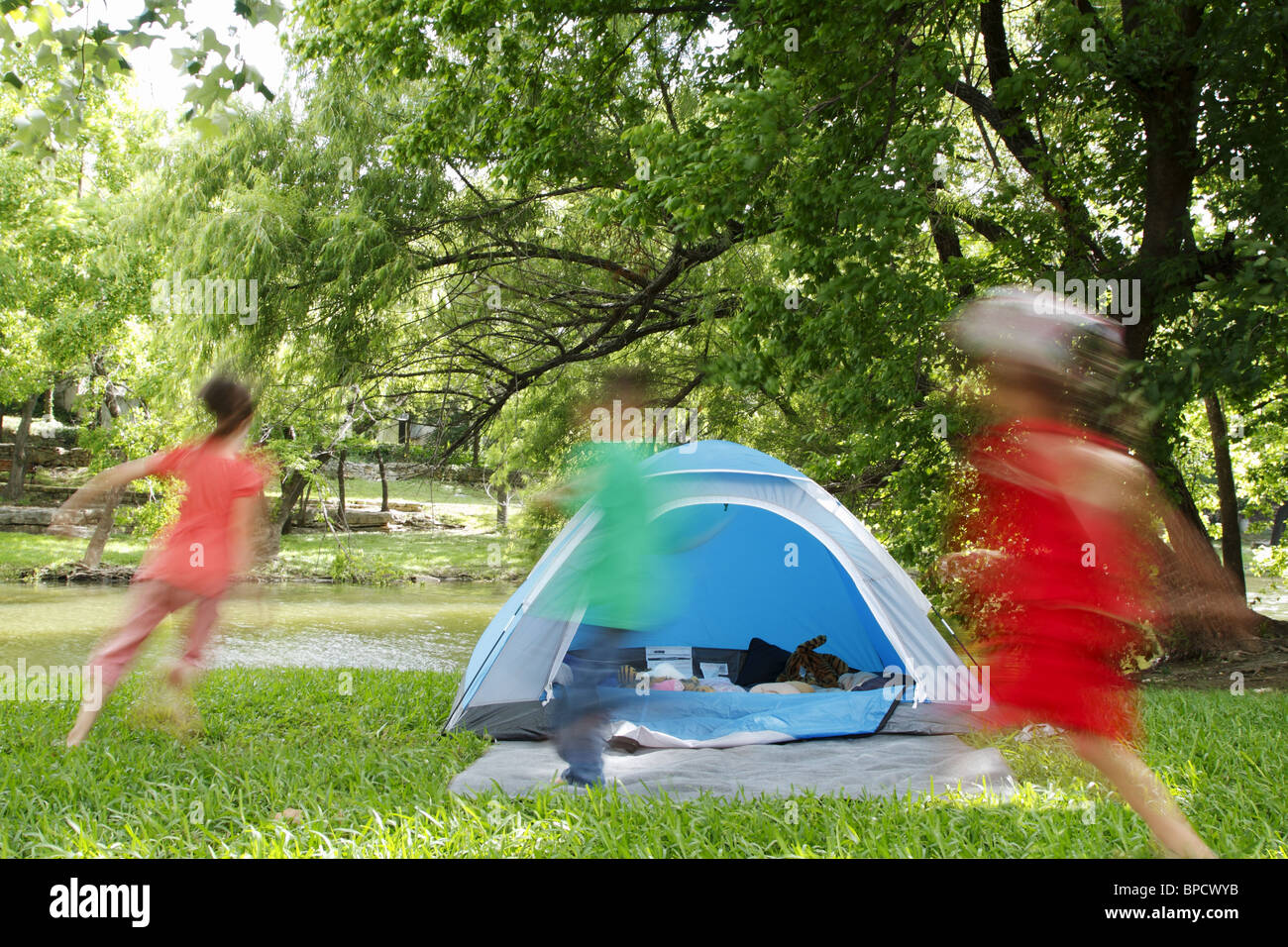 Kids chasing each other hi-res stock photography and images - Alamy