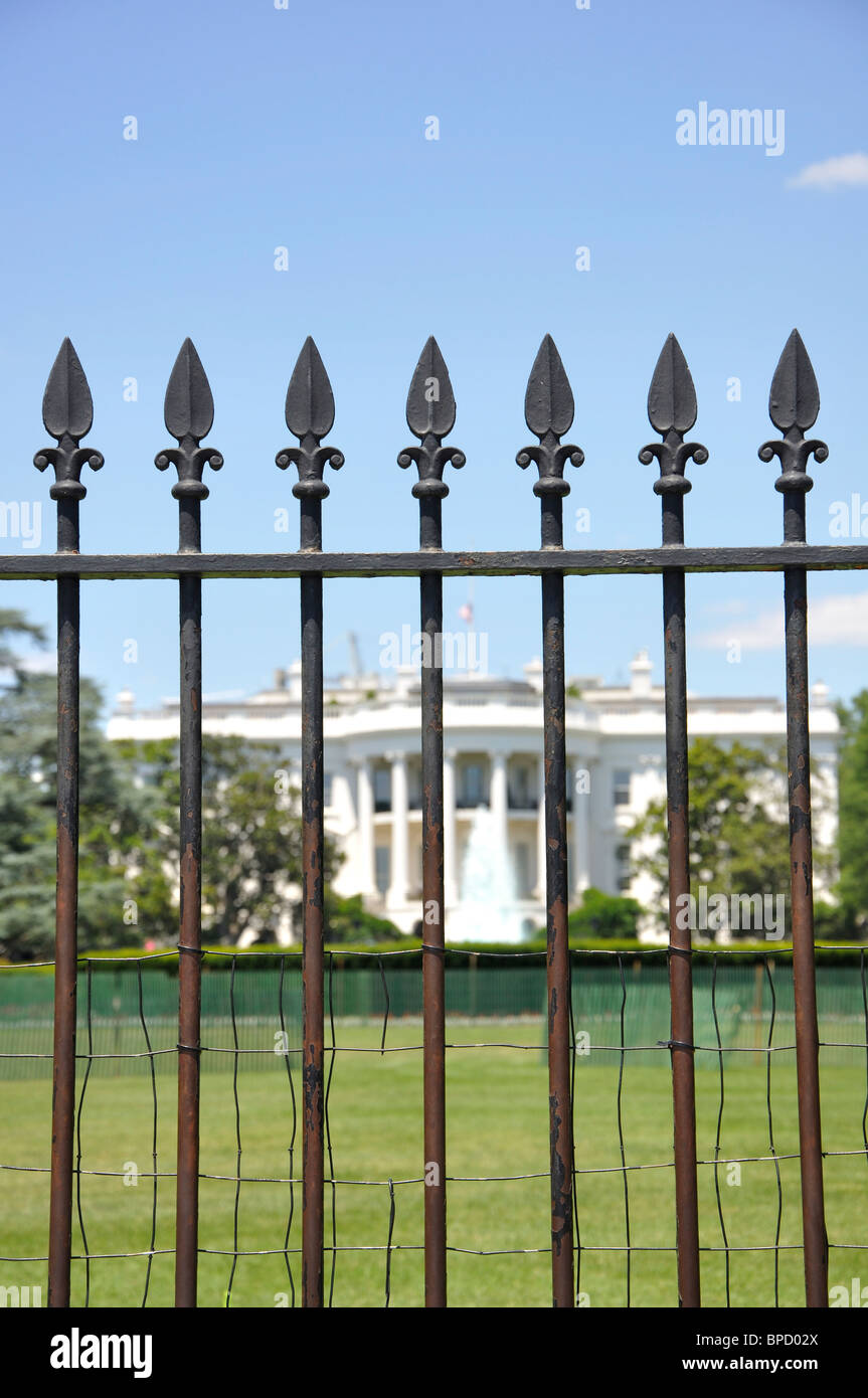 White house iron fence hi-res stock photography and images - Alamy