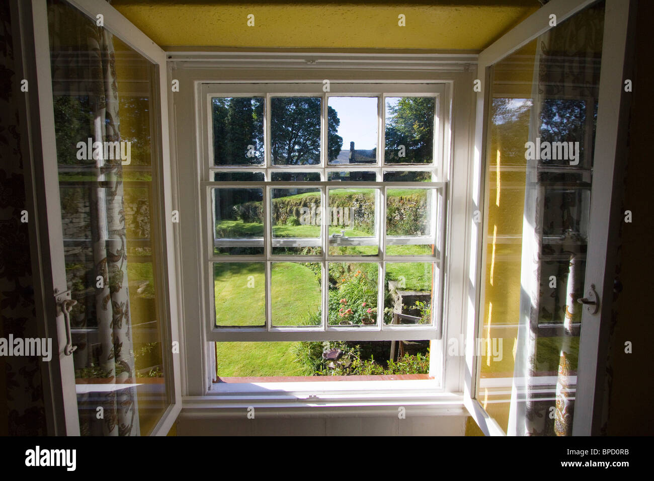 view through window country cottage summer edale derbyshire Stock Photo ...