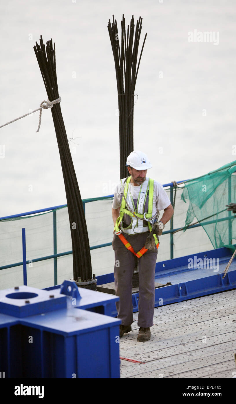 Construction worker safety girders hi-res stock photography and images ...