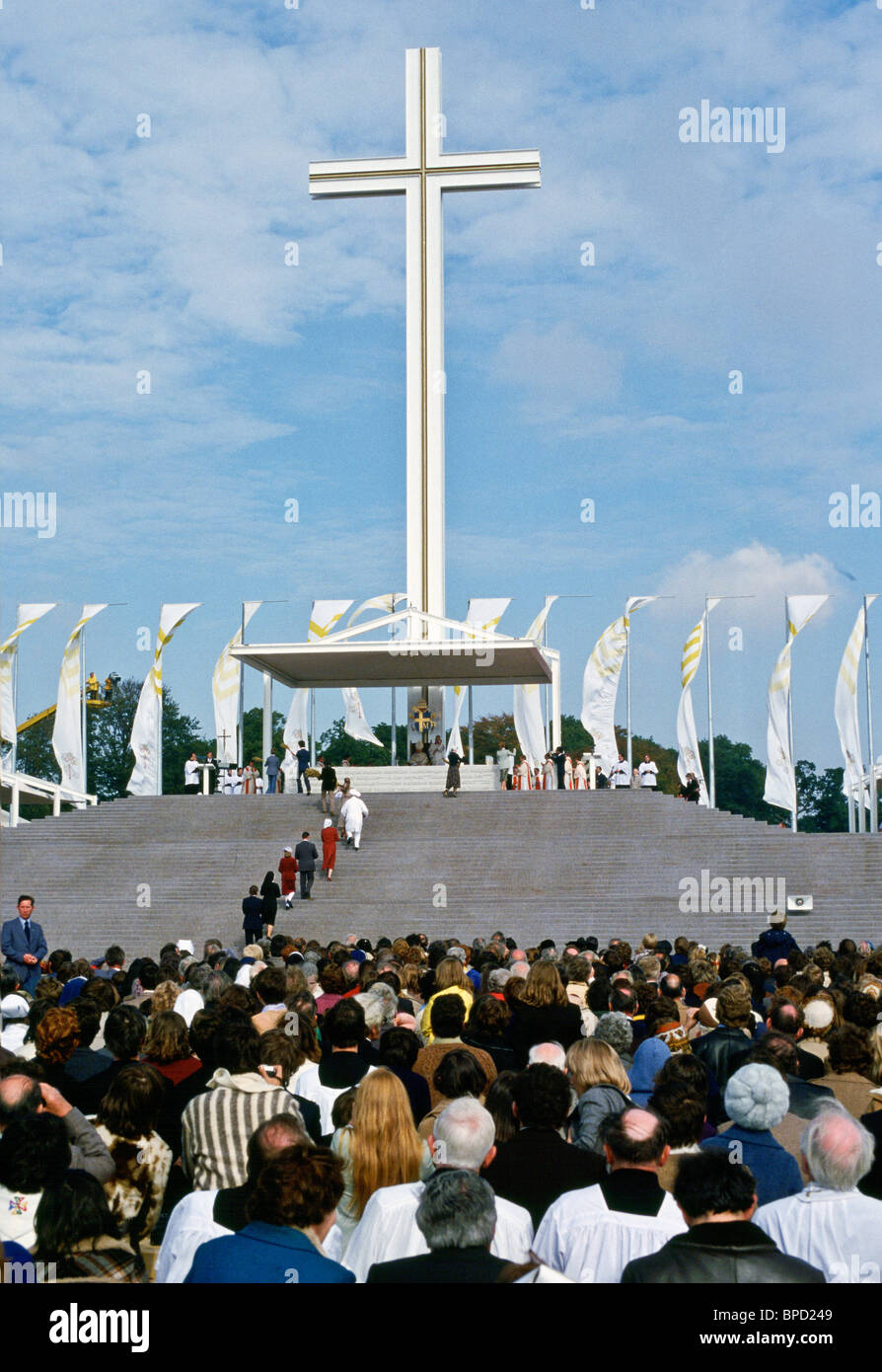 Receive holy communion hi-res stock photography and images - Alamy