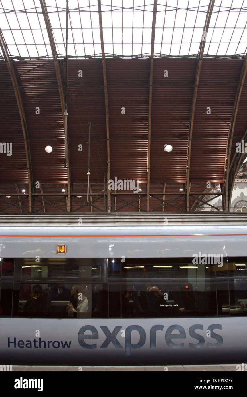 Heathrow Express - Paddington Station - London Stock Photo - Alamy