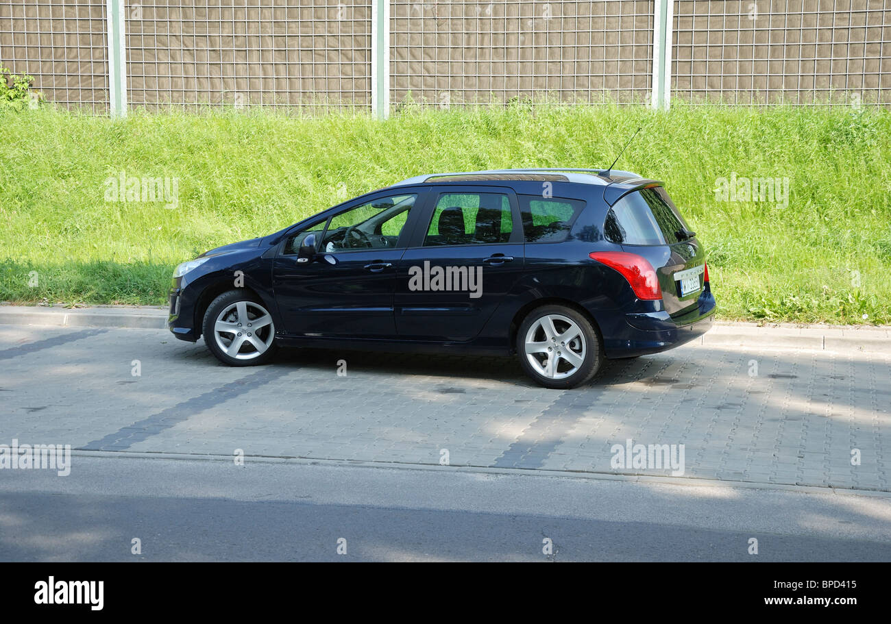 Peugeot 308 SW 1.6 HDI - MY 2010 - dark blue metallic - French popular ...