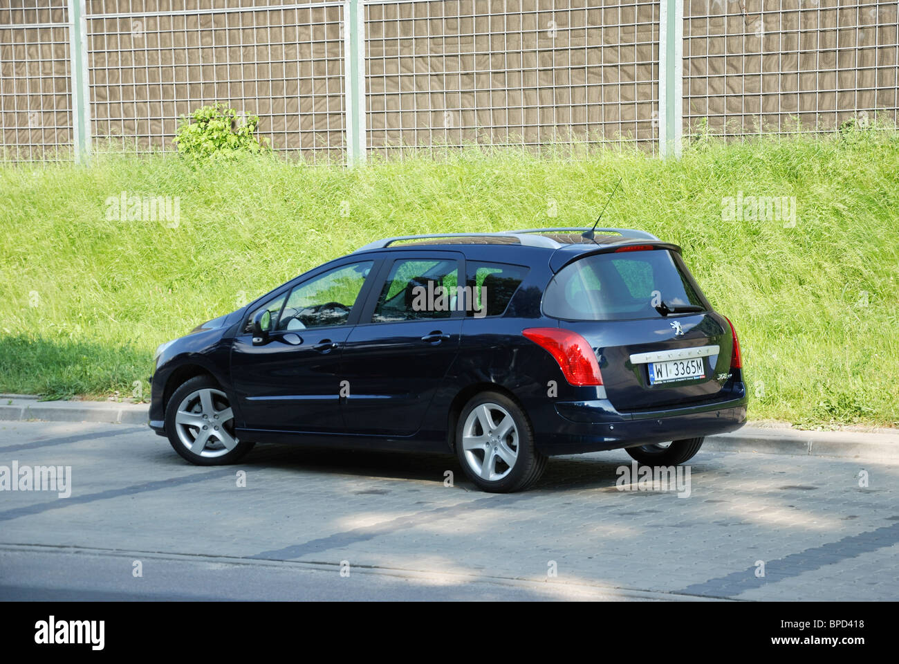 Peugeot 308 SW 1.6 HDI - MY 2010 - dark blue metallic - French popular ...