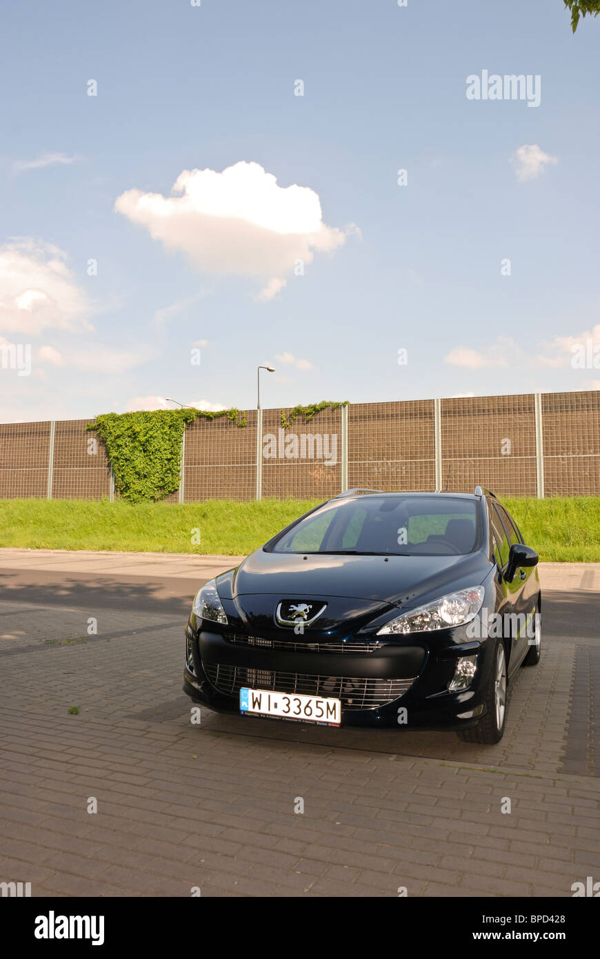 Peugeot 308 SW 1.6 HDI - MY 2010 - dark blue metallic - French popular ...