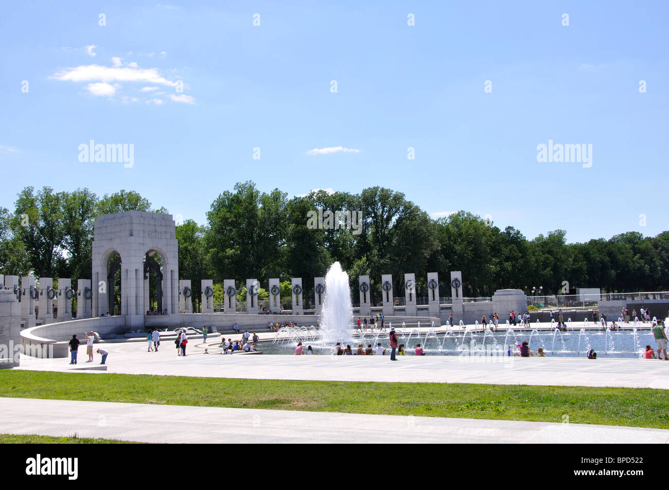 National World War II Memorial and fountain, Washington DC, USA Stock ...