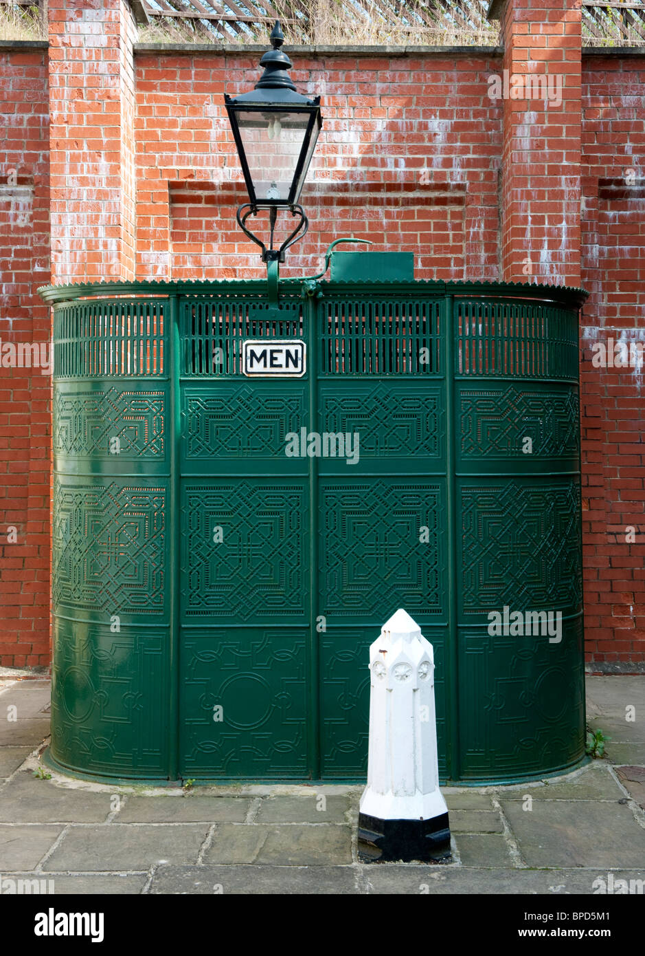 Victorian toilets public gents hi-res stock photography and images - Alamy