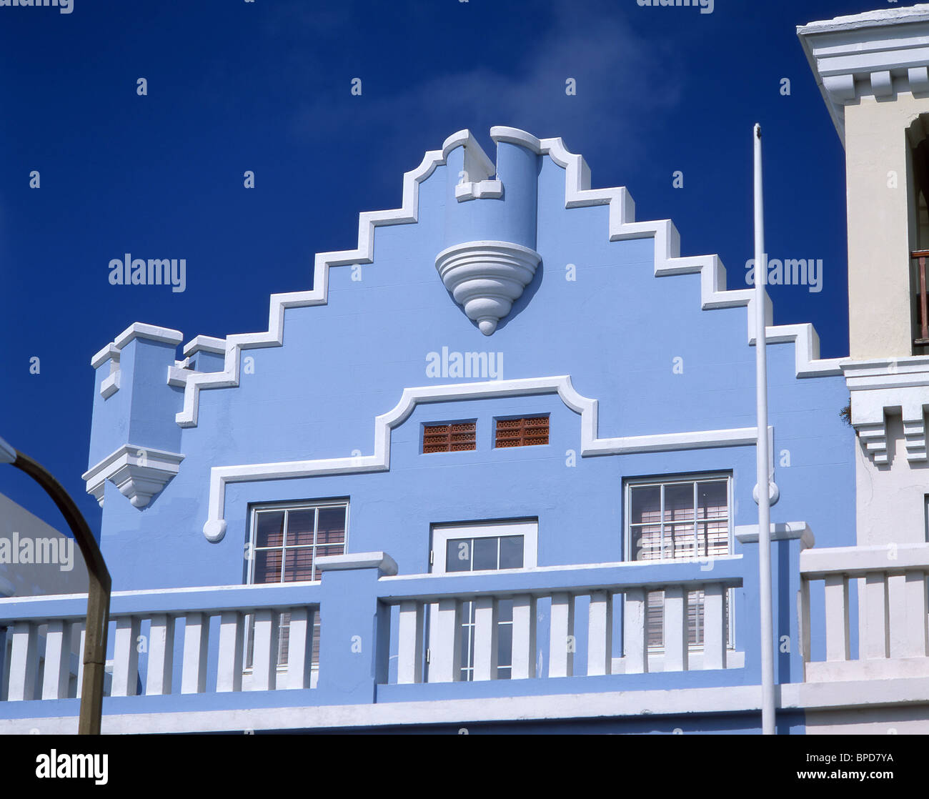 Bermuda city hamilton front street hi-res stock photography and images ...