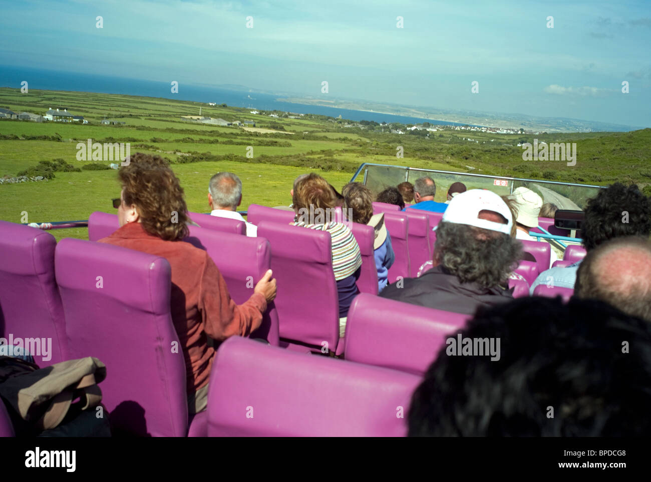 Open top bus hi-res stock photography and images - Alamy