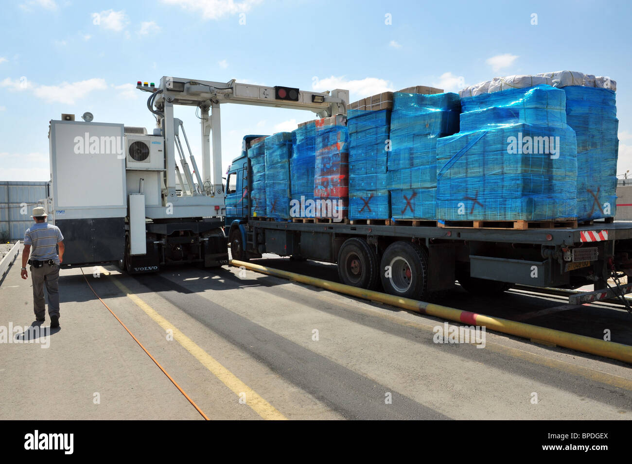 Border Inspection Trucks High Resolution Stock Photography and Images ...