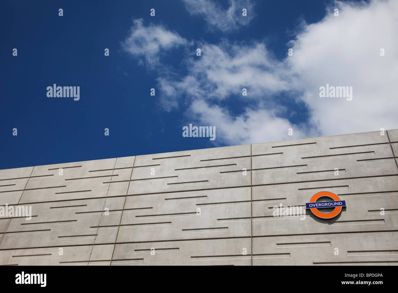 London underground overground sign hi-res stock photography and images ...
