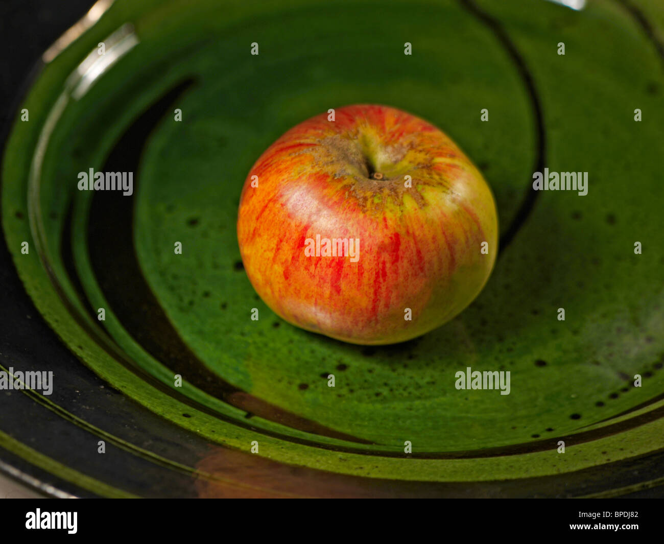 Still life picture of an apple Stock Photo - Alamy