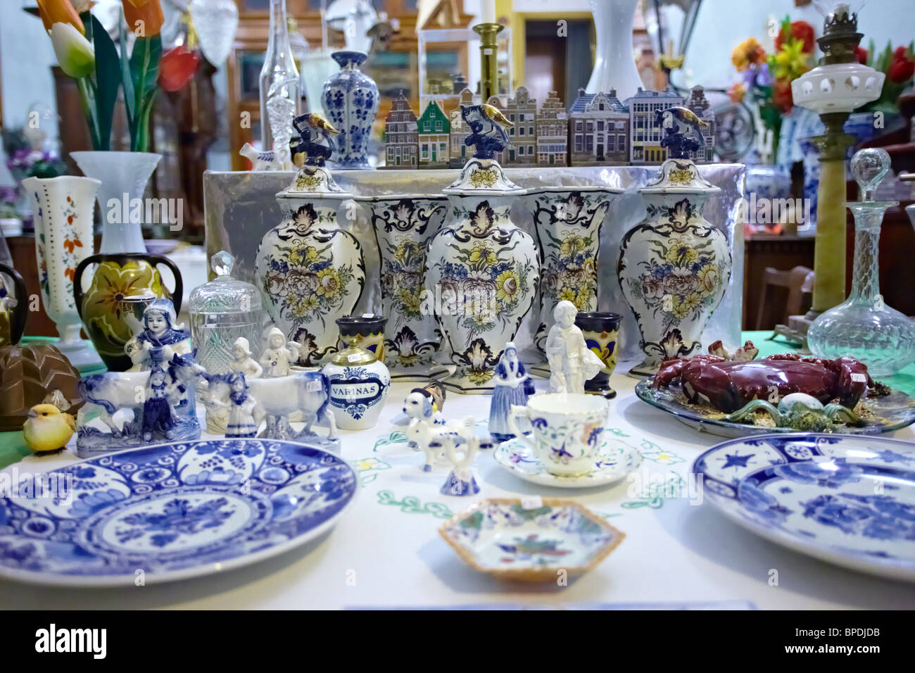 Amsterdam delft pottery hi-res stock photography and images - Alamy