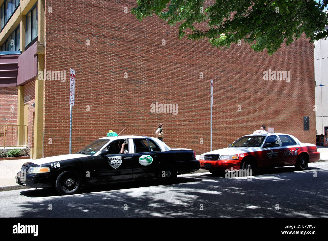Philadelphia taxi cab cabs hi-res stock photography and images - Alamy