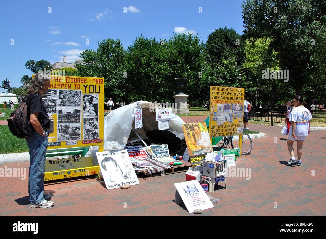 Protesters in front of White House, Washington DC, USA Stock Photo - Alamy