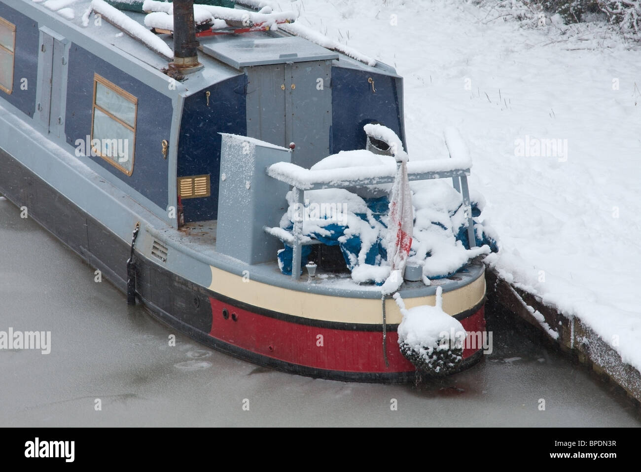 Leicestershire narrowboat barge hi-res stock photography and images - Alamy