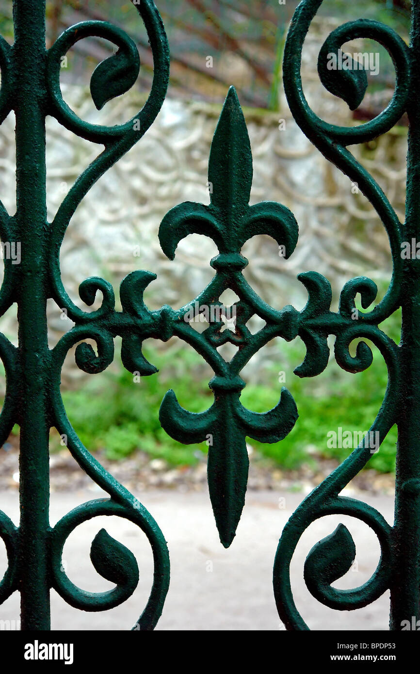 Cast iron railing hi-res stock photography and images - Alamy