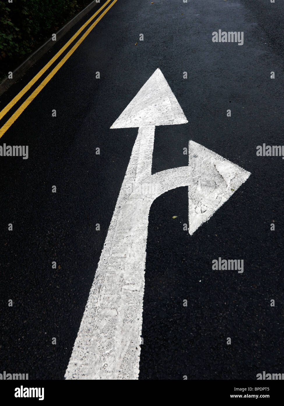 Road markings arrows hi-res stock photography and images - Alamy
