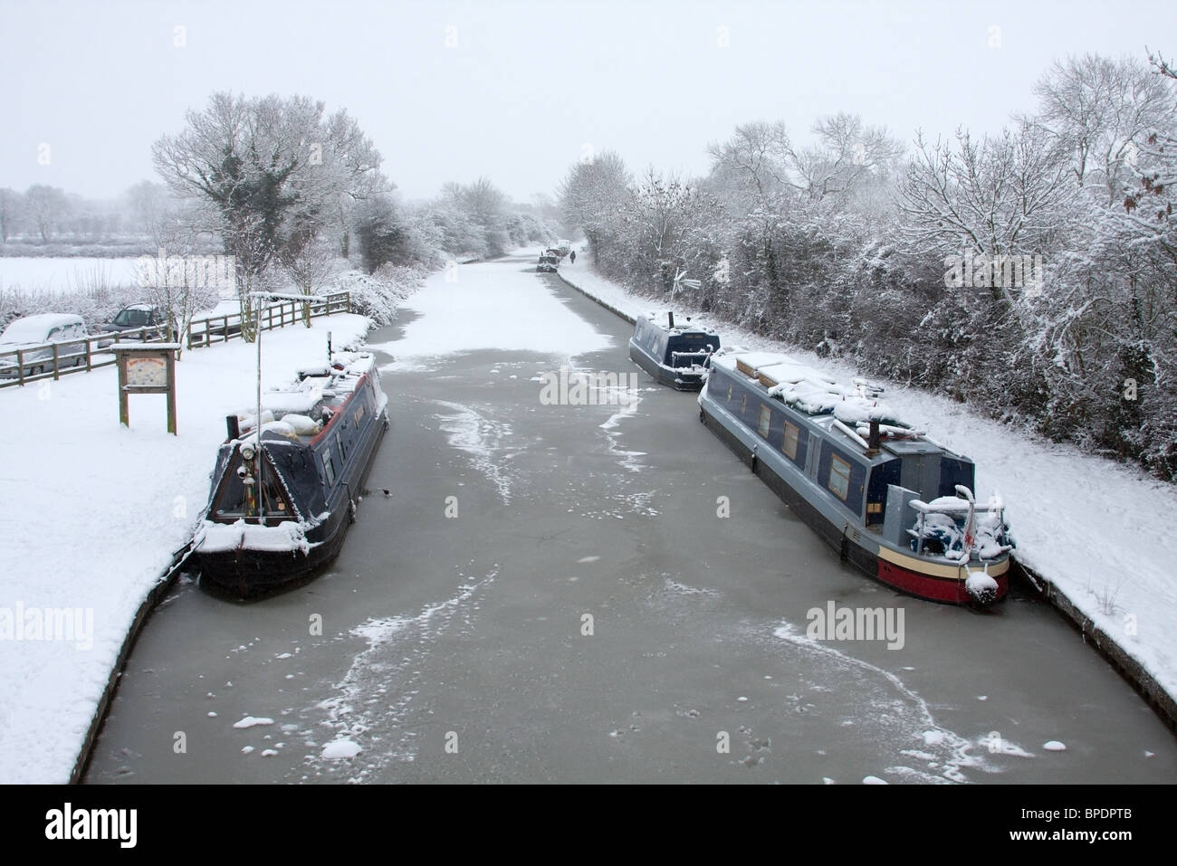 A frozen canal under a blanket of heavy snow Stock Photo - Alamy
