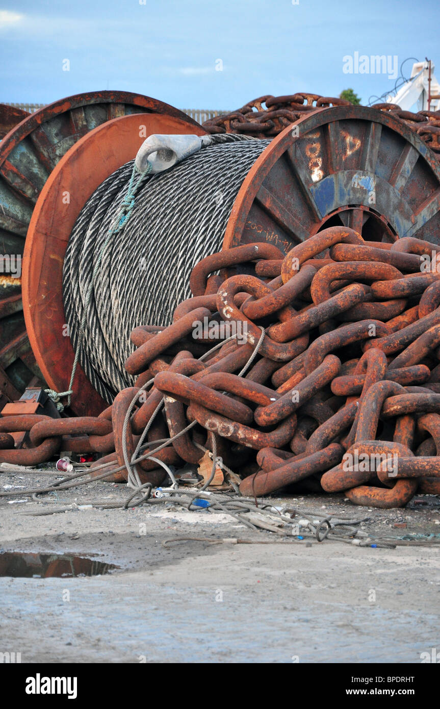 chains at harbour Stock Photo - Alamy