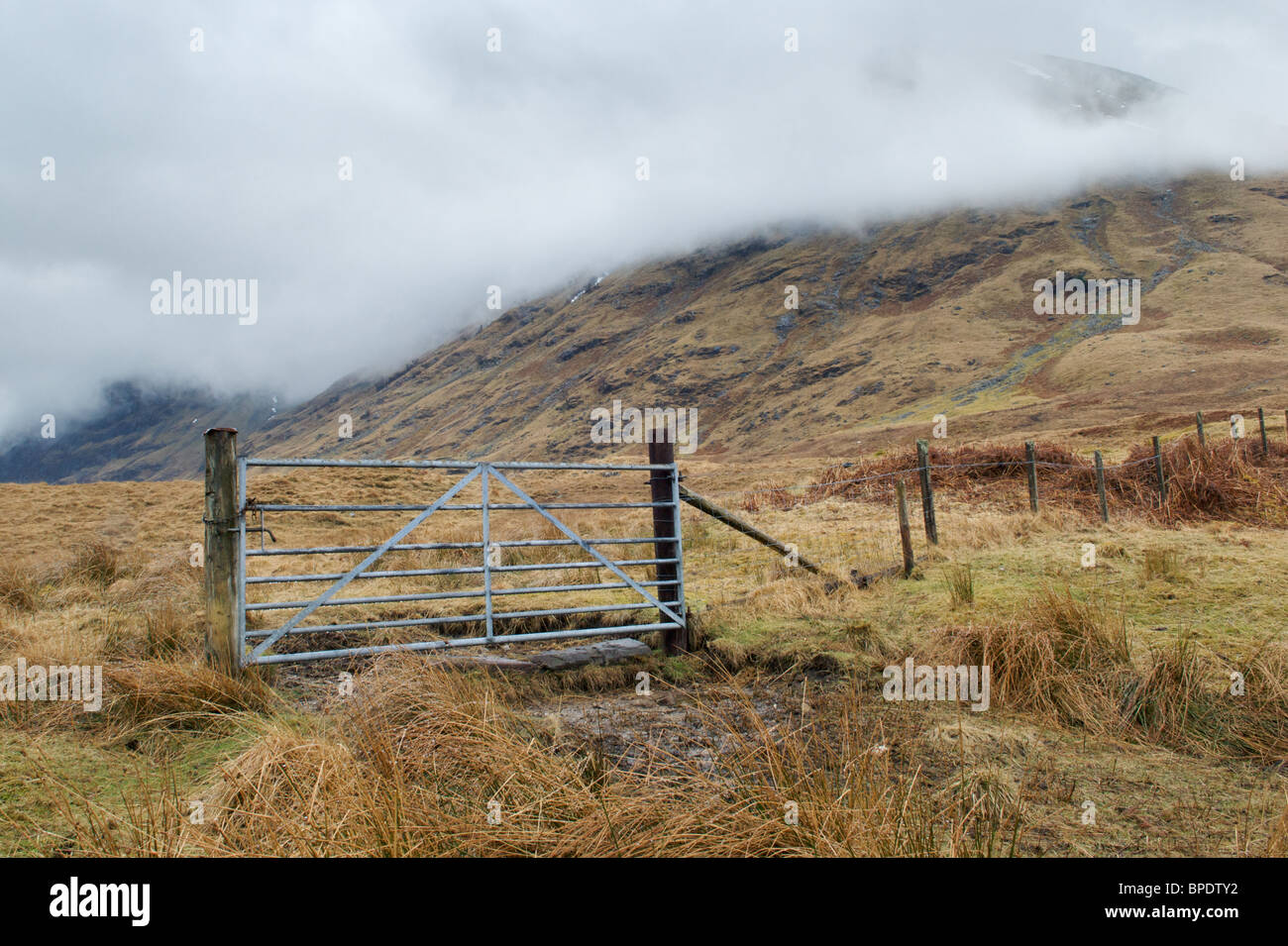 Rural gate hi-res stock photography and images - Alamy