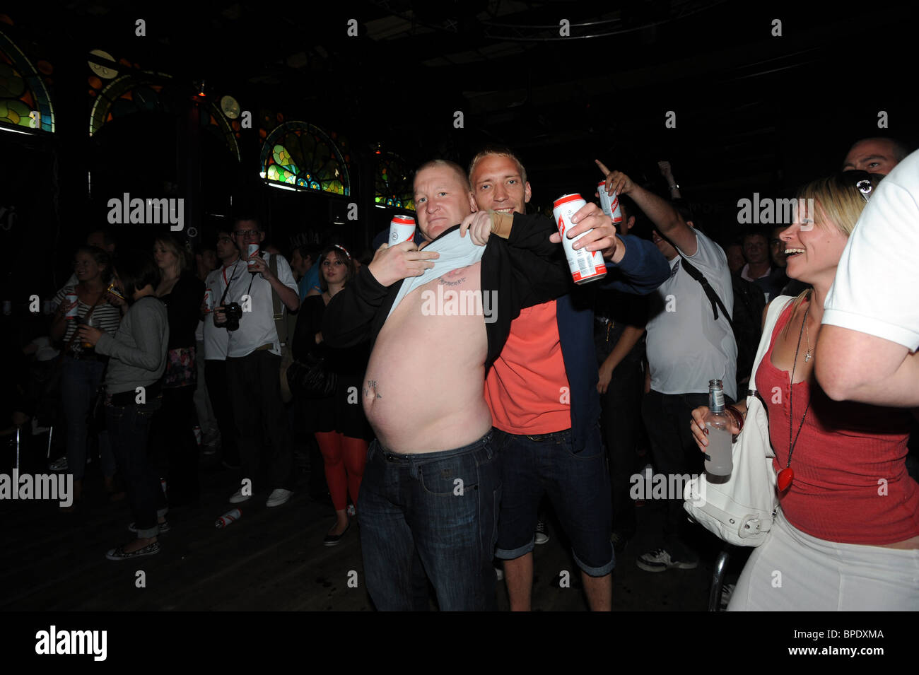 Great britain fans cheer on their team hi-res stock photography and ...