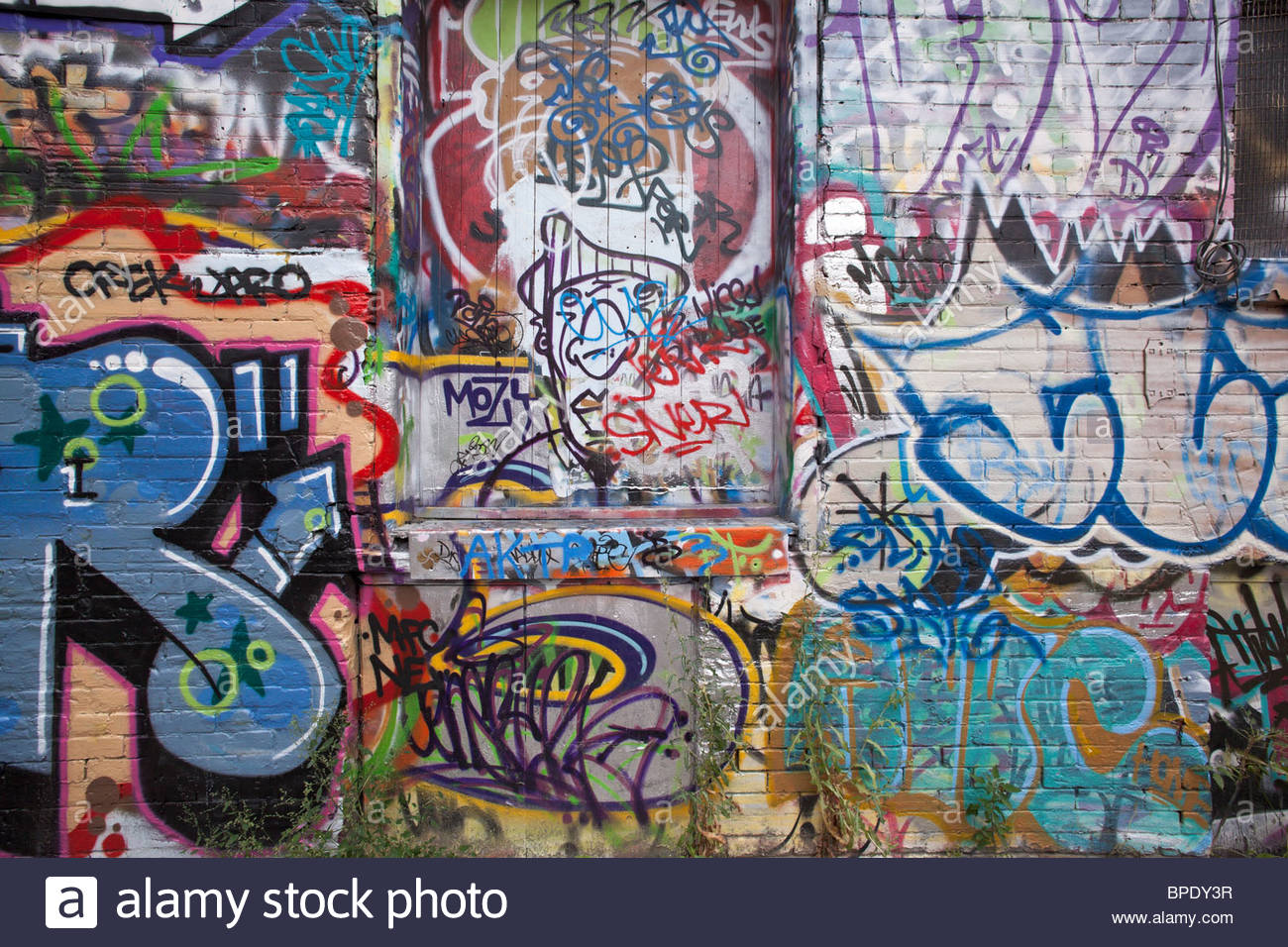 Alley With Wall Painting High Resolution Stock Photography and Images ...