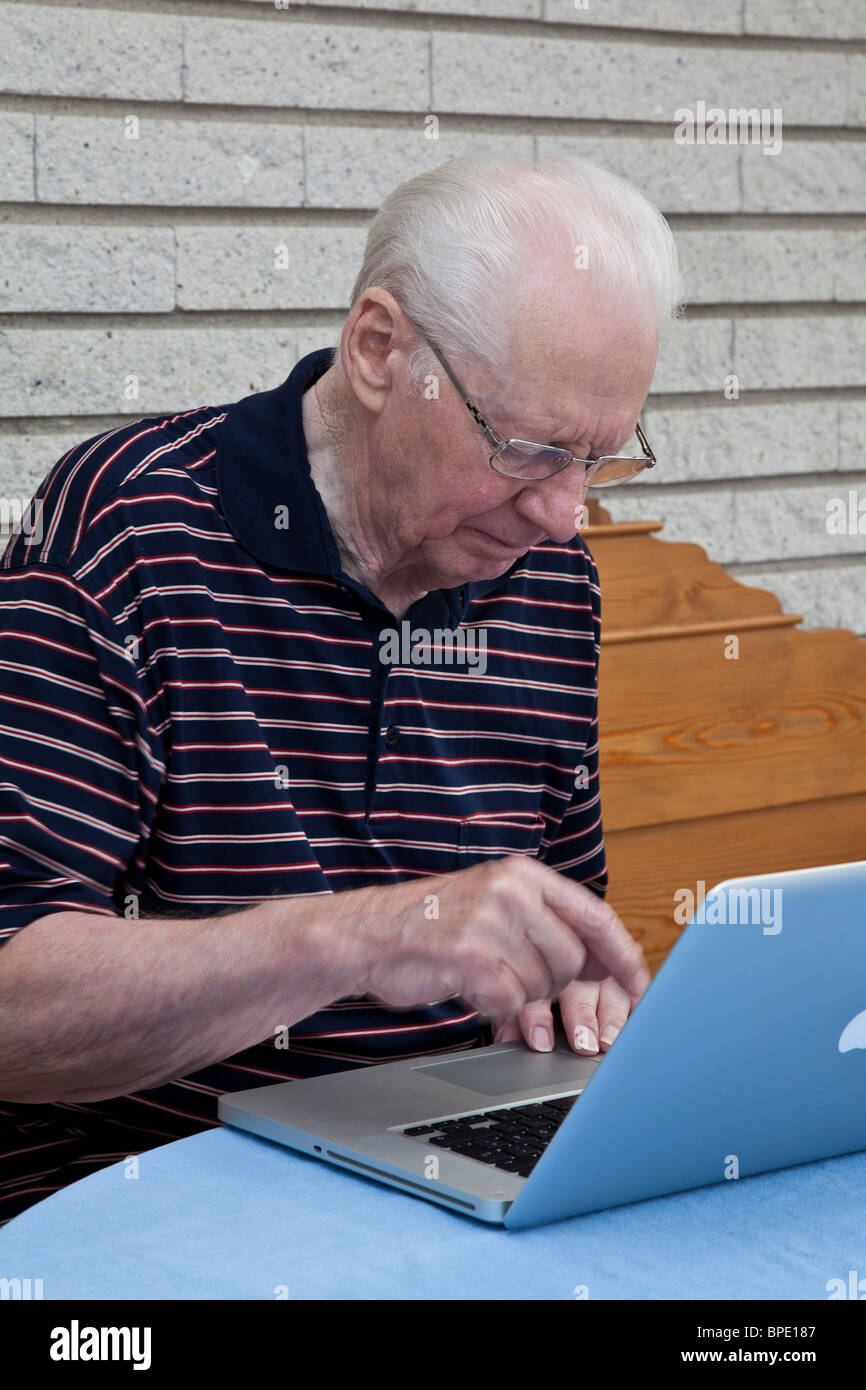 Old man with computer Stock Photo - Alamy