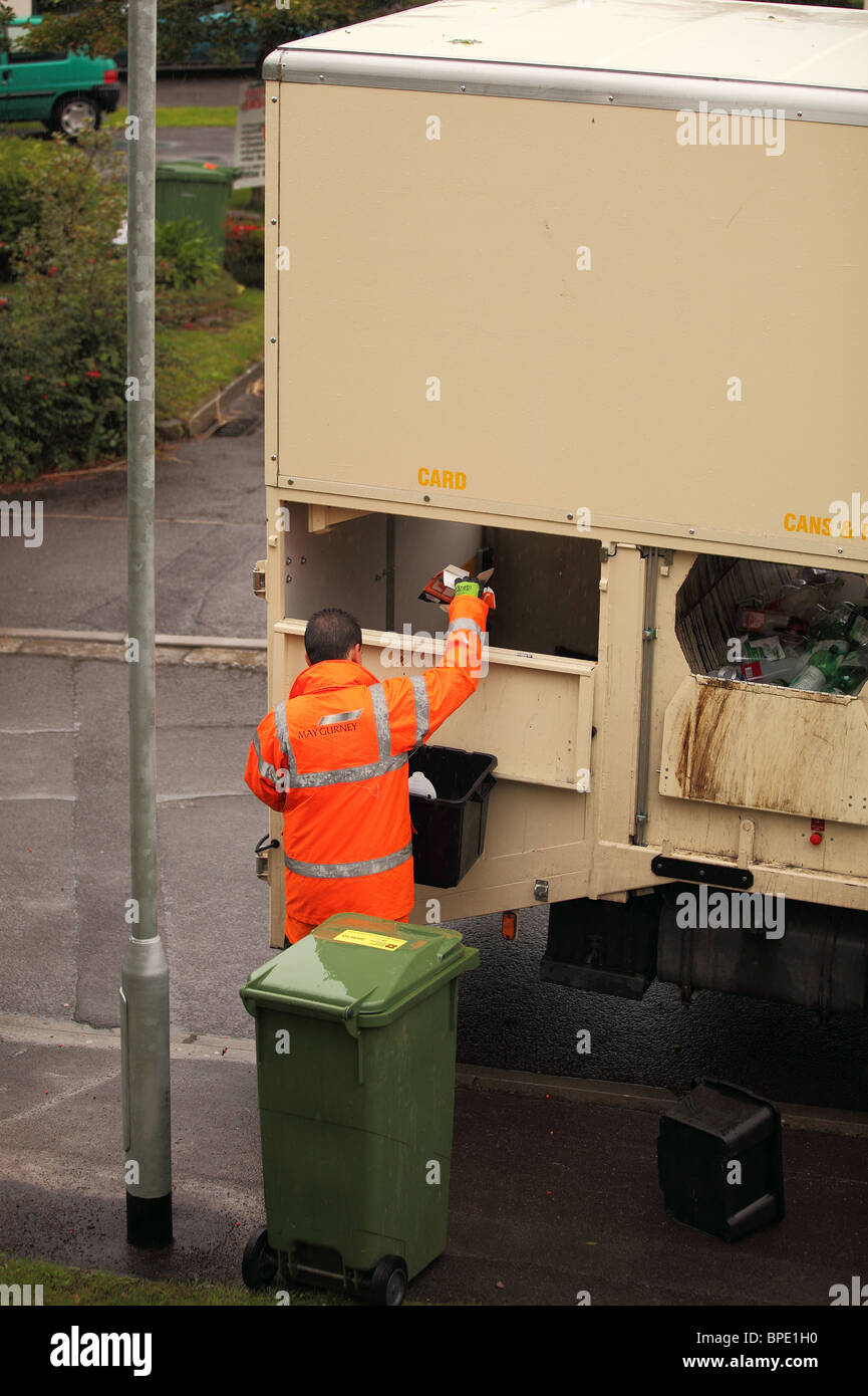 Work Rubbish Bin Men High Resolution Stock Photography and Images - Alamy