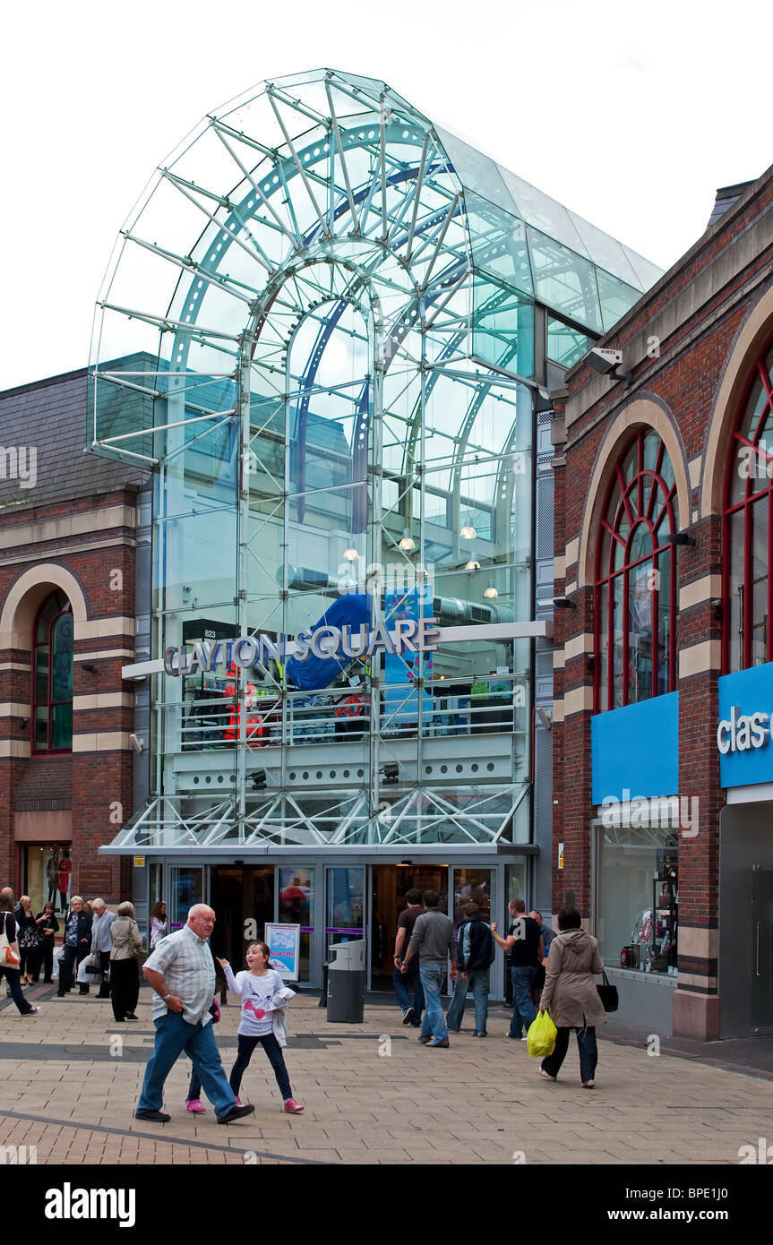 Shopping mall square hi-res stock photography and images - Alamy