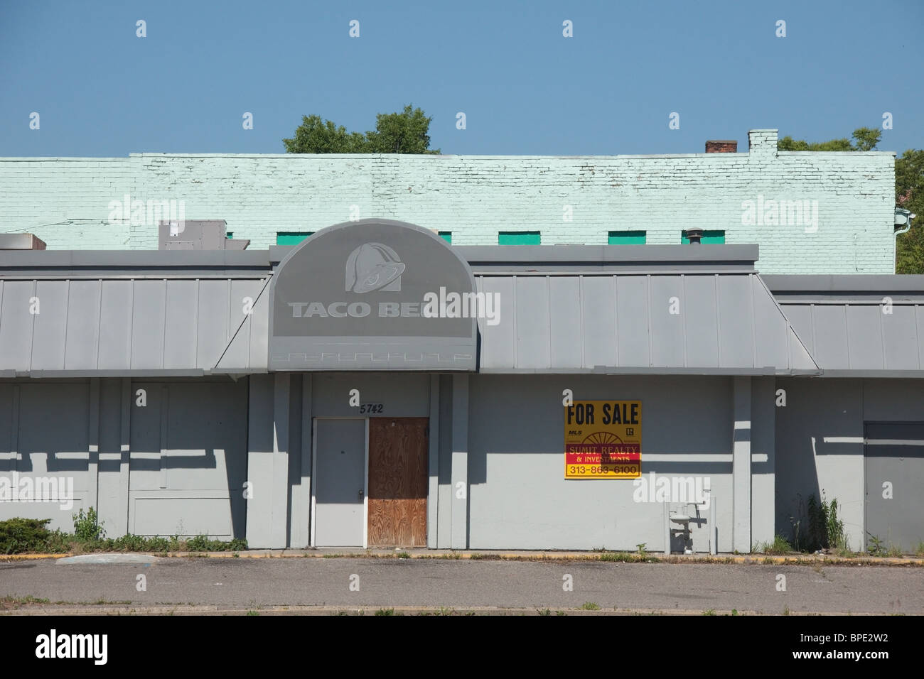 Abandoned fast food restaurant near former Packard plant, Detroit ...
