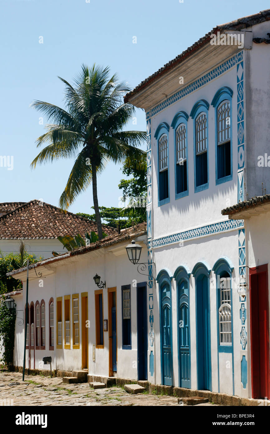 Typical colonial houses hi-res stock photography and images - Alamy