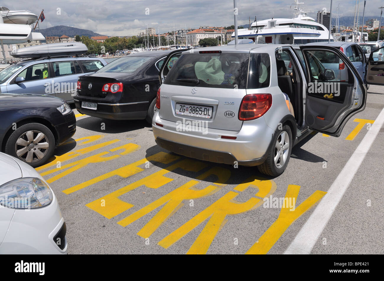 Ferry traffic hi-res stock photography and images - Alamy