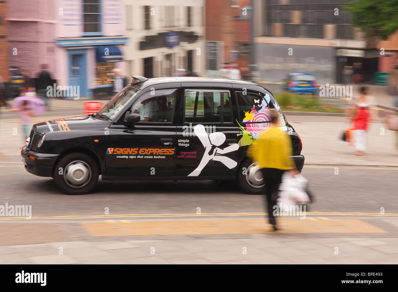 Uk taxis hi-res stock photography and images - Alamy