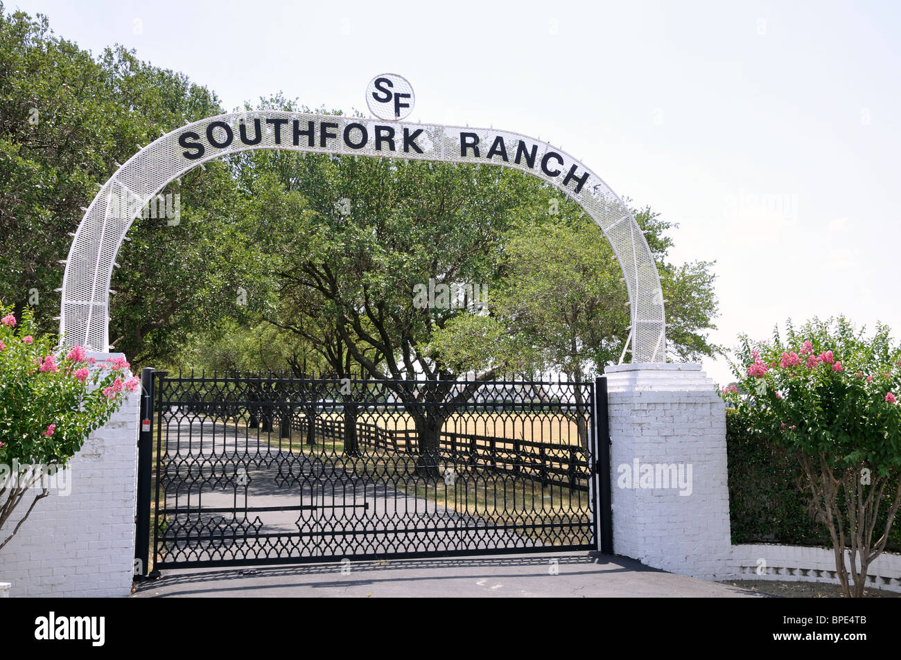 Southfork ranch gate hi-res stock photography and images - Alamy