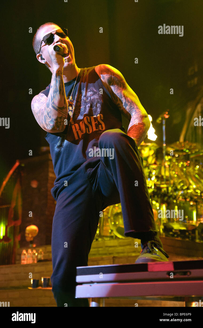 Avenged Sevenfold's M.Shadows performing during the Rockstar Uproar ...