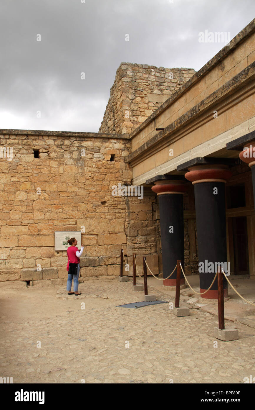 King megaron hi-res stock photography and images - Alamy