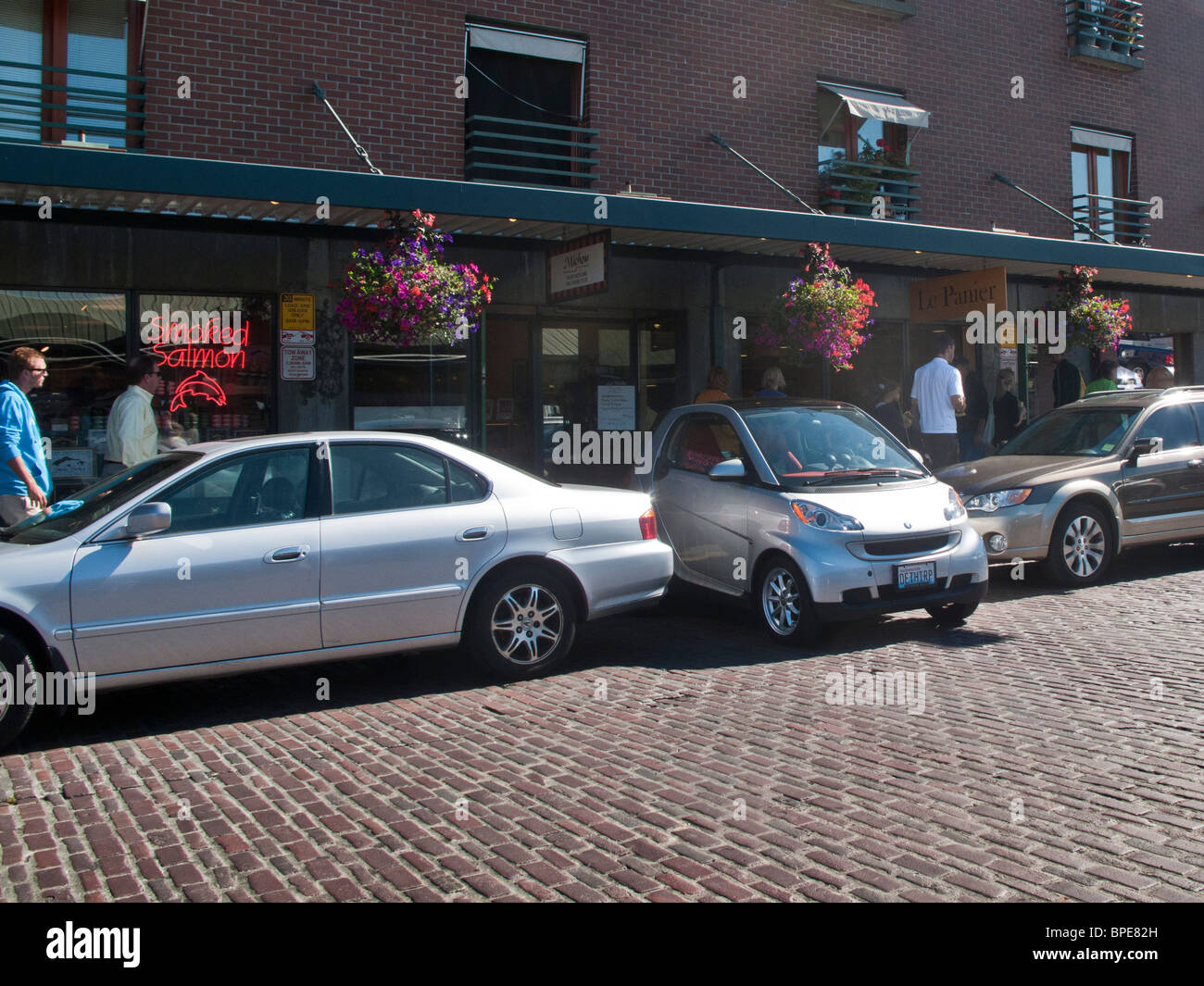 Perpendicular parking hi-res stock photography and images - Alamy
