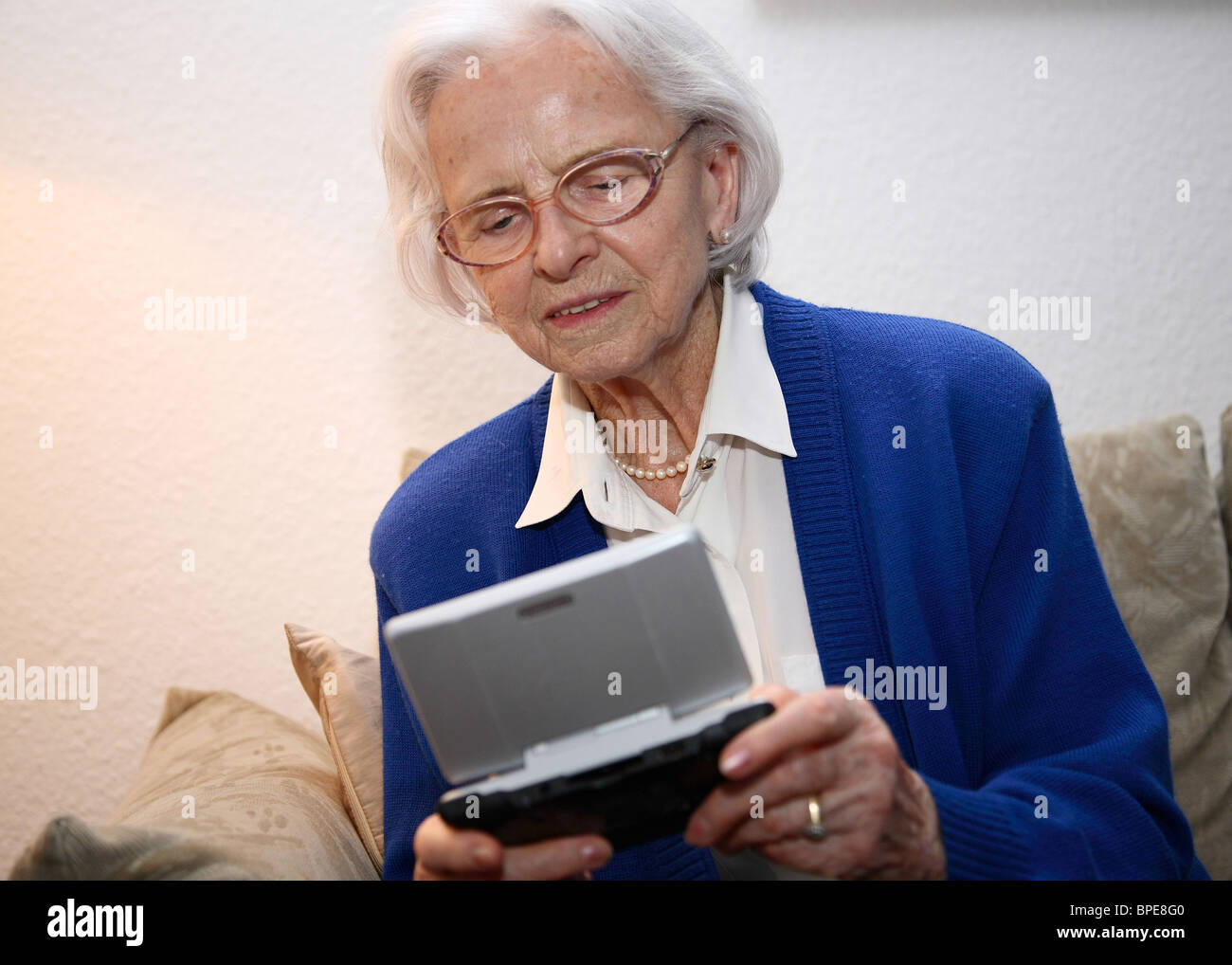 Elderly games gaming hi-res stock photography and images - Alamy