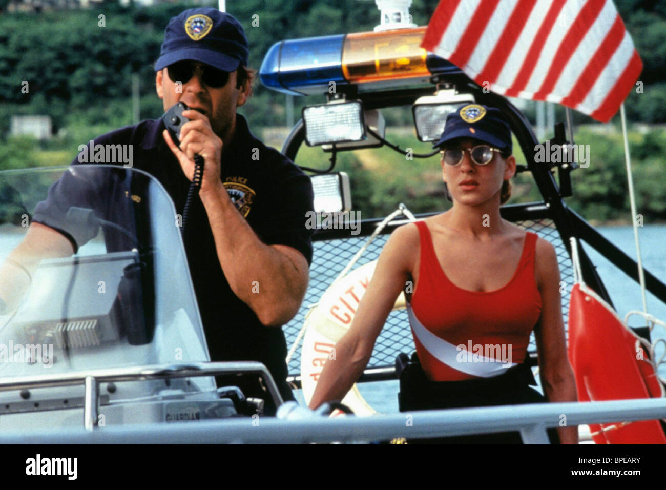 BRUCE WILLIS & SARAH JESSICA PARKER STRIKING DISTANCE (1993 Stock Photo ...