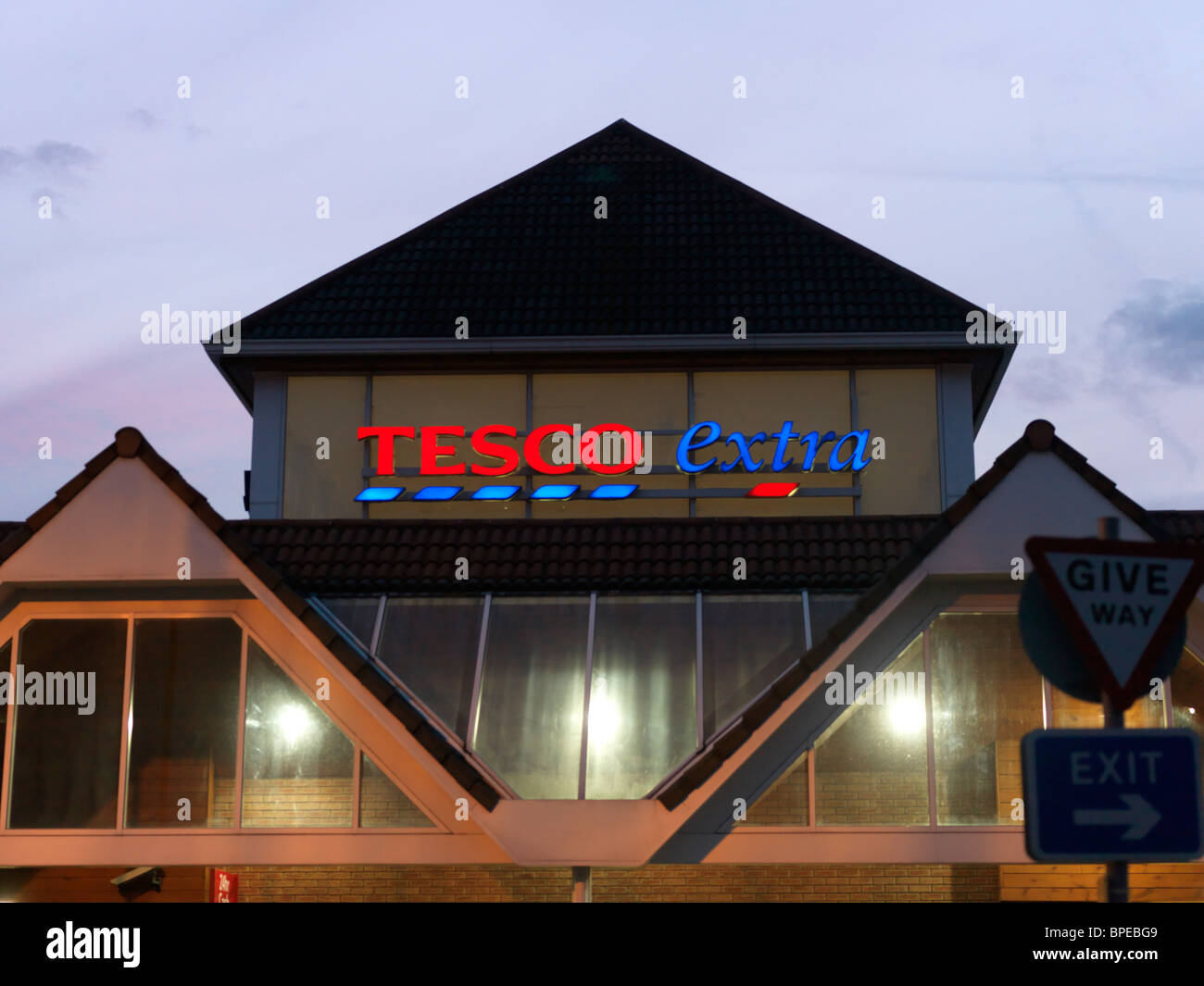 Supermarket tesco hi-res stock photography and images - Alamy