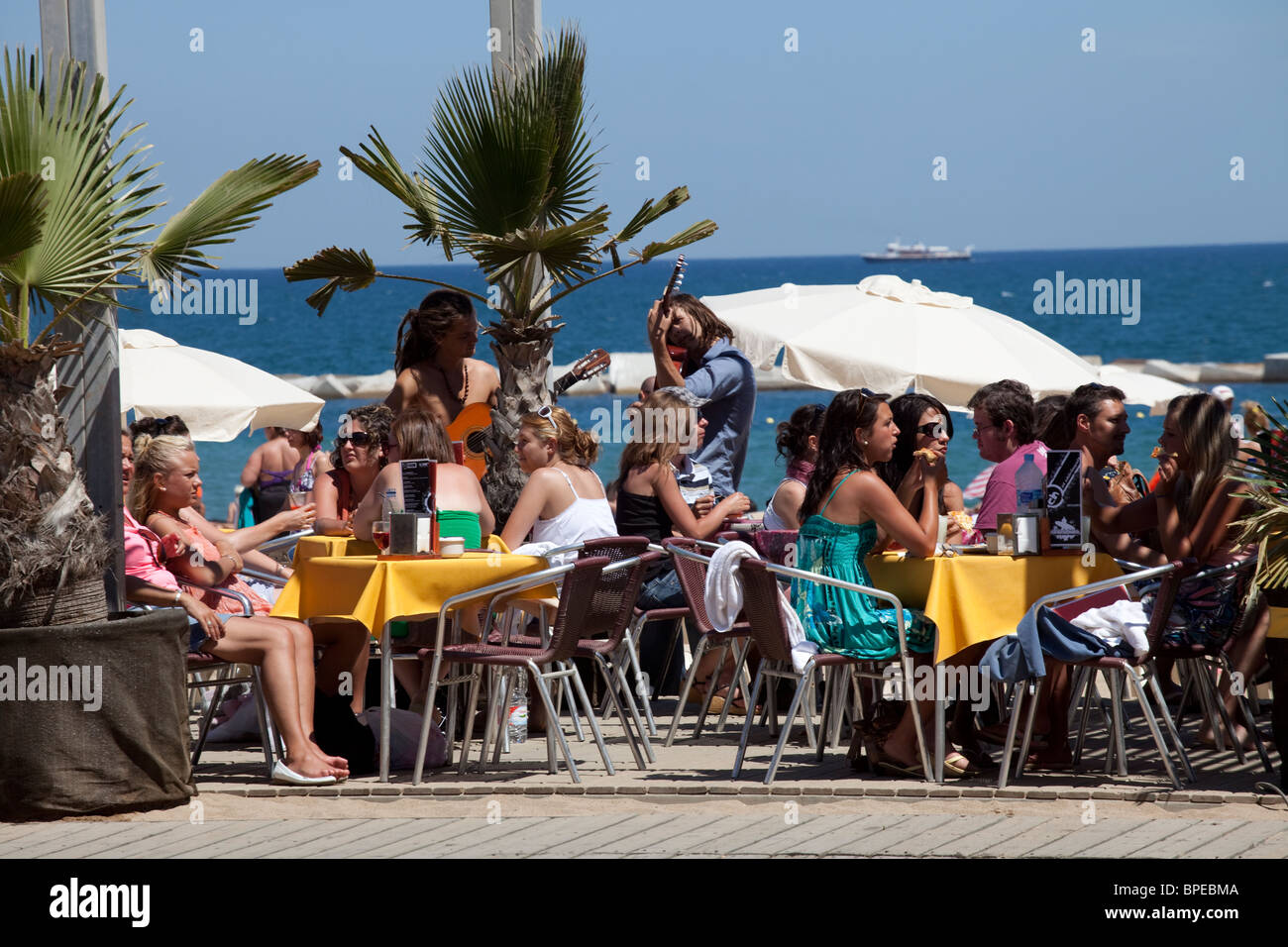 Barcelona Barcelona's beaches young crowd at the beach bar Stock Photo ...